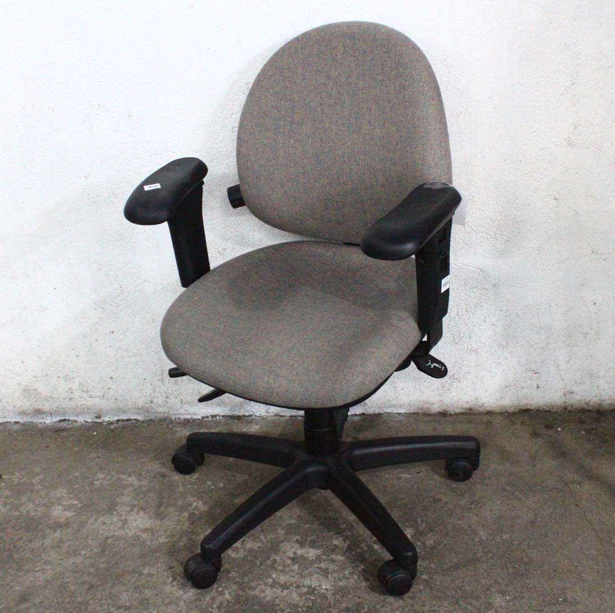 Office Chair (This lot is subject to Import Duties And Vat with ...