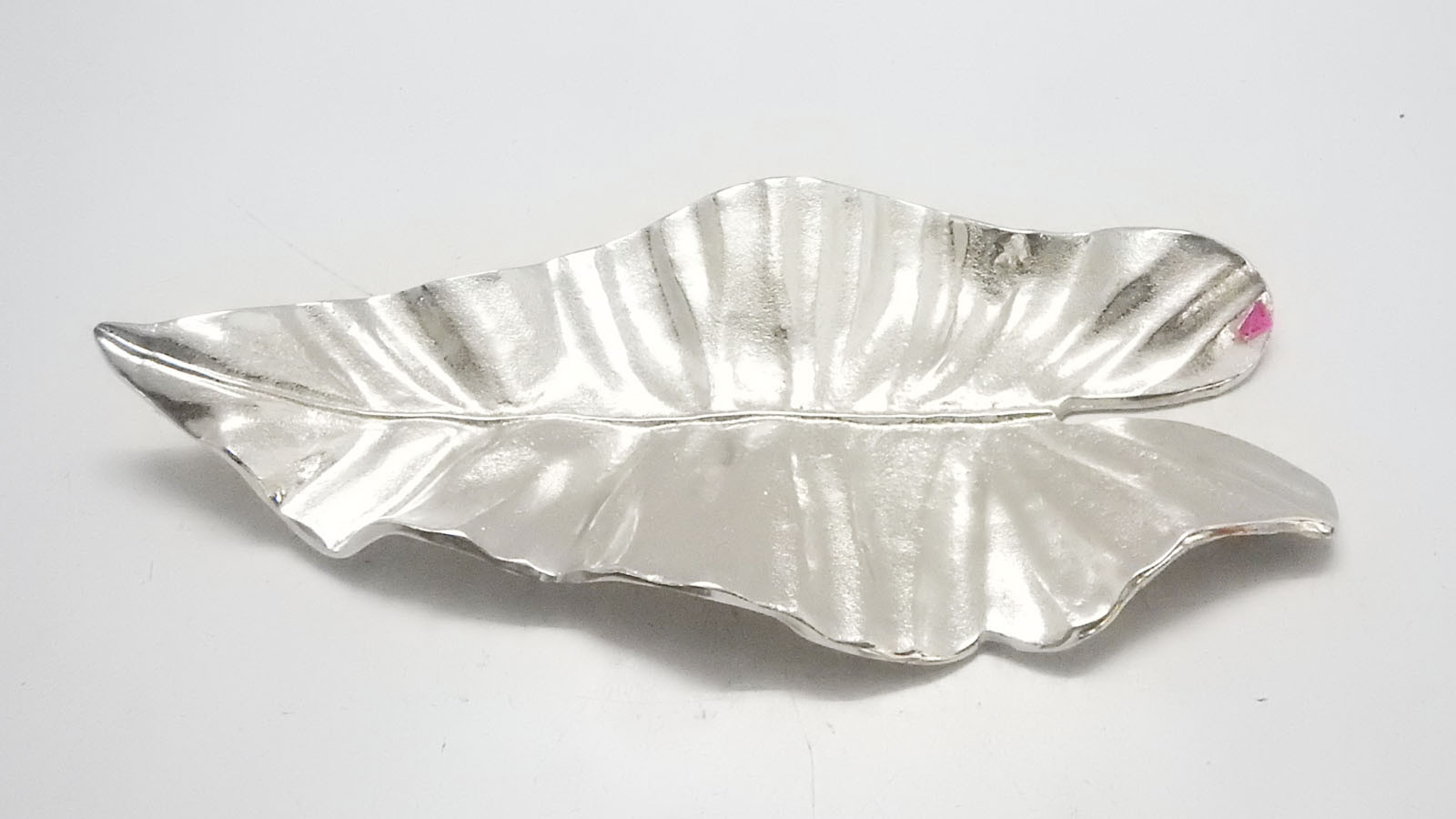 Medium Leaf Centerpiece - Medium Leaf Centerpiece | HMR Shop N' Bid