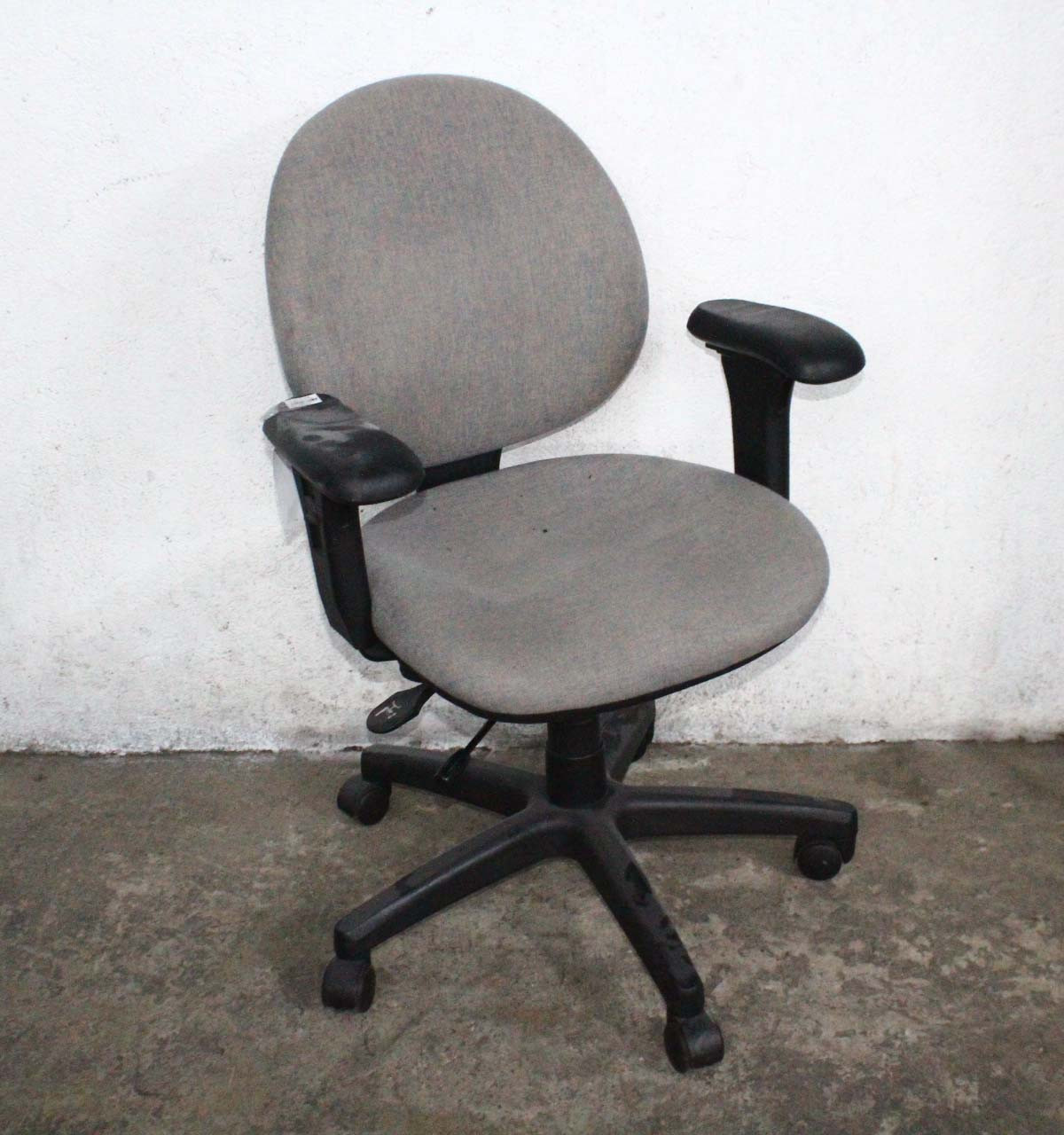 Office Chair (This lot is subject to Import Duties And Vat with ...