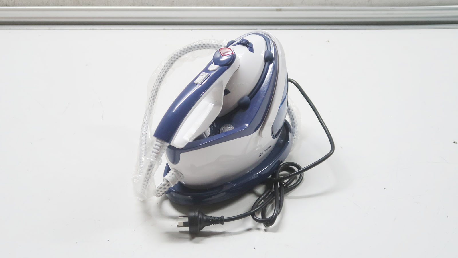 Steam Iron - Steam Iron | HMR Shop N' Bid
