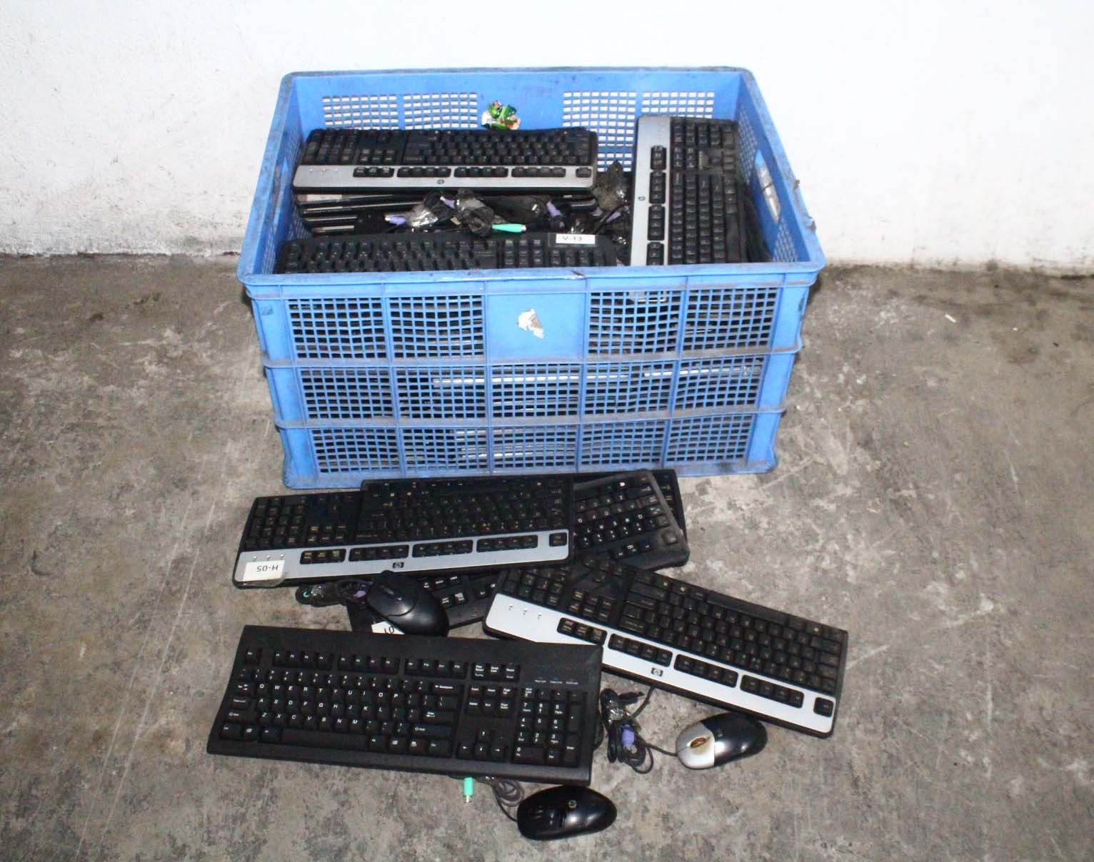 Approx. 50pcs Keyboard With Mouse / 1-Lot - Approx. 50pcs Keyboard With ...