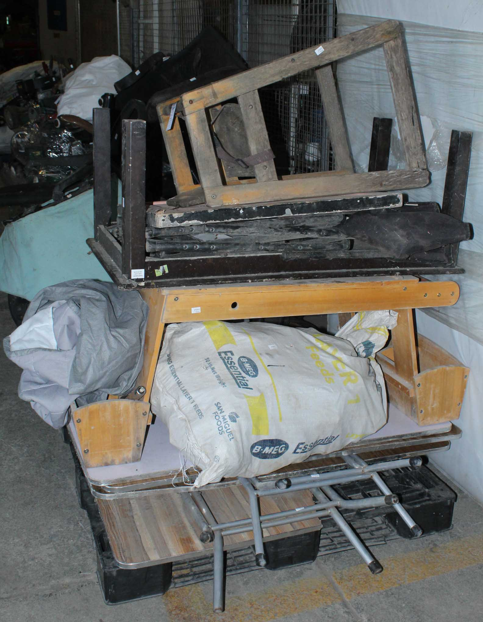 Coffee Table Footwear Kids High Chair And Assorted Items 1 Pallet Coffee Table Footwear Kids High Chair And Assorted Items 1 Pallet