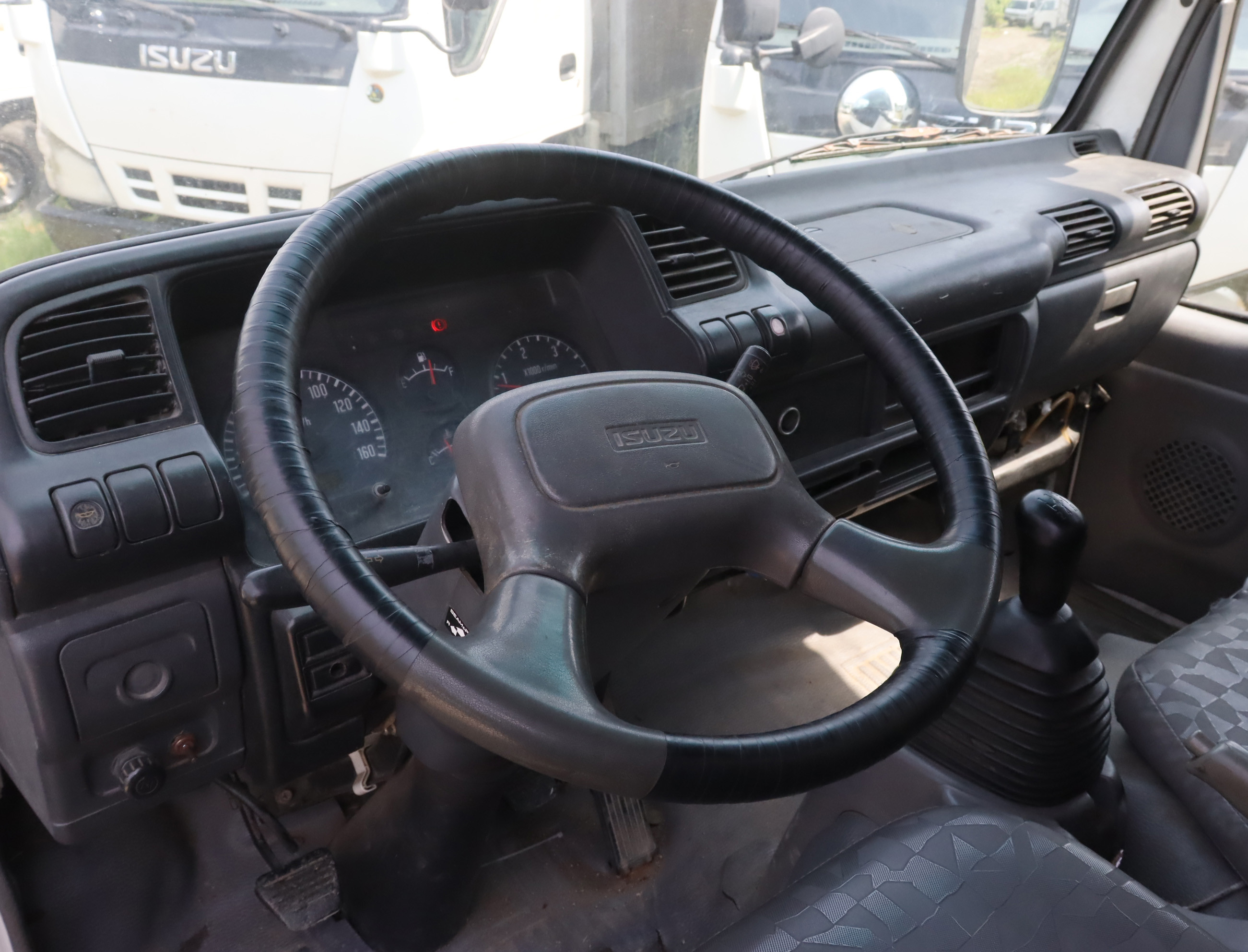 2014 Isuzu NHR 4X2 4W Aluminum Van | 1 Unit - 2014 Isuzu NHR 4X2 4W ...