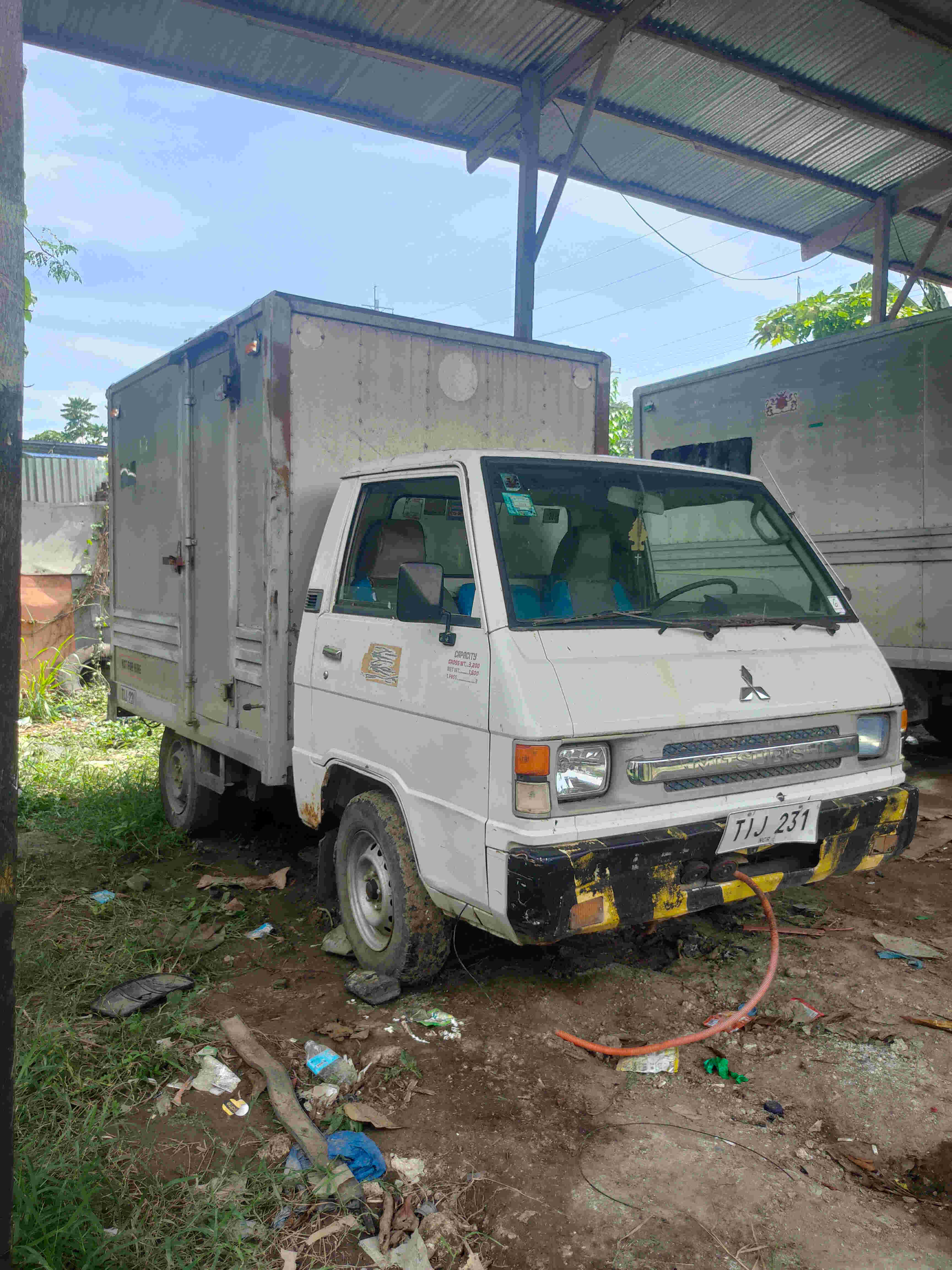 2012 Mitsubishi L300 Deluxe FB 4X2 4W Aluminum Van | 1 Unit - 2012 ...