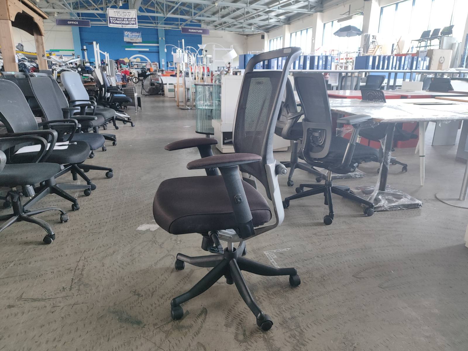 MerryFair Office Swivel Chair Mesh Back with Armrest (USED) | HMR Shop ...