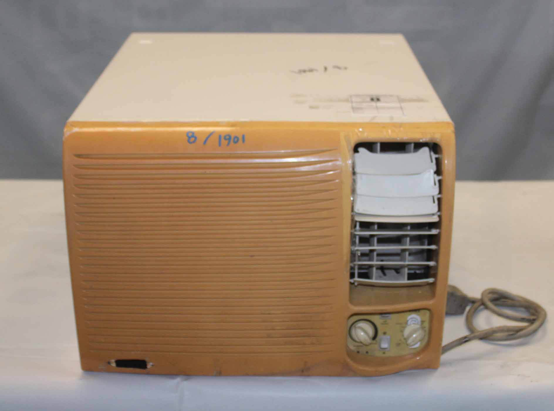 Kelvinator Window Type Air Conditioner - WKELJ010EA — Lot 8 | HMR Shop ...