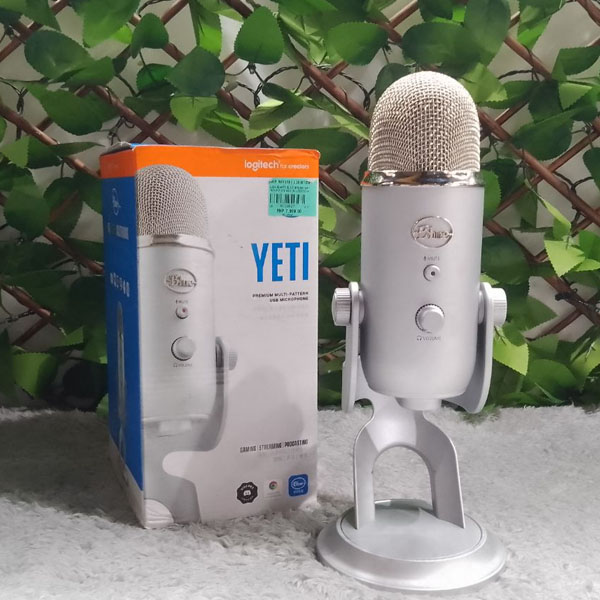Logitech Yeti Legendary Blue Broadcast Sound A00132 | HMR Shop N' Bid
