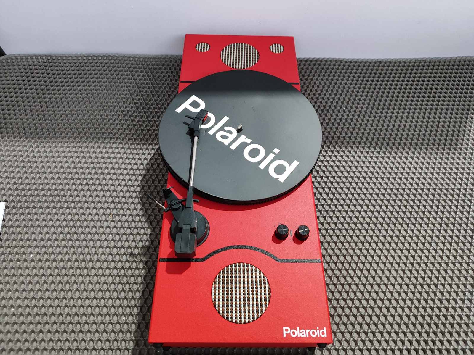Polaroid PL3266TB Wall Mounted Turntable | HMR Shop N' Bid