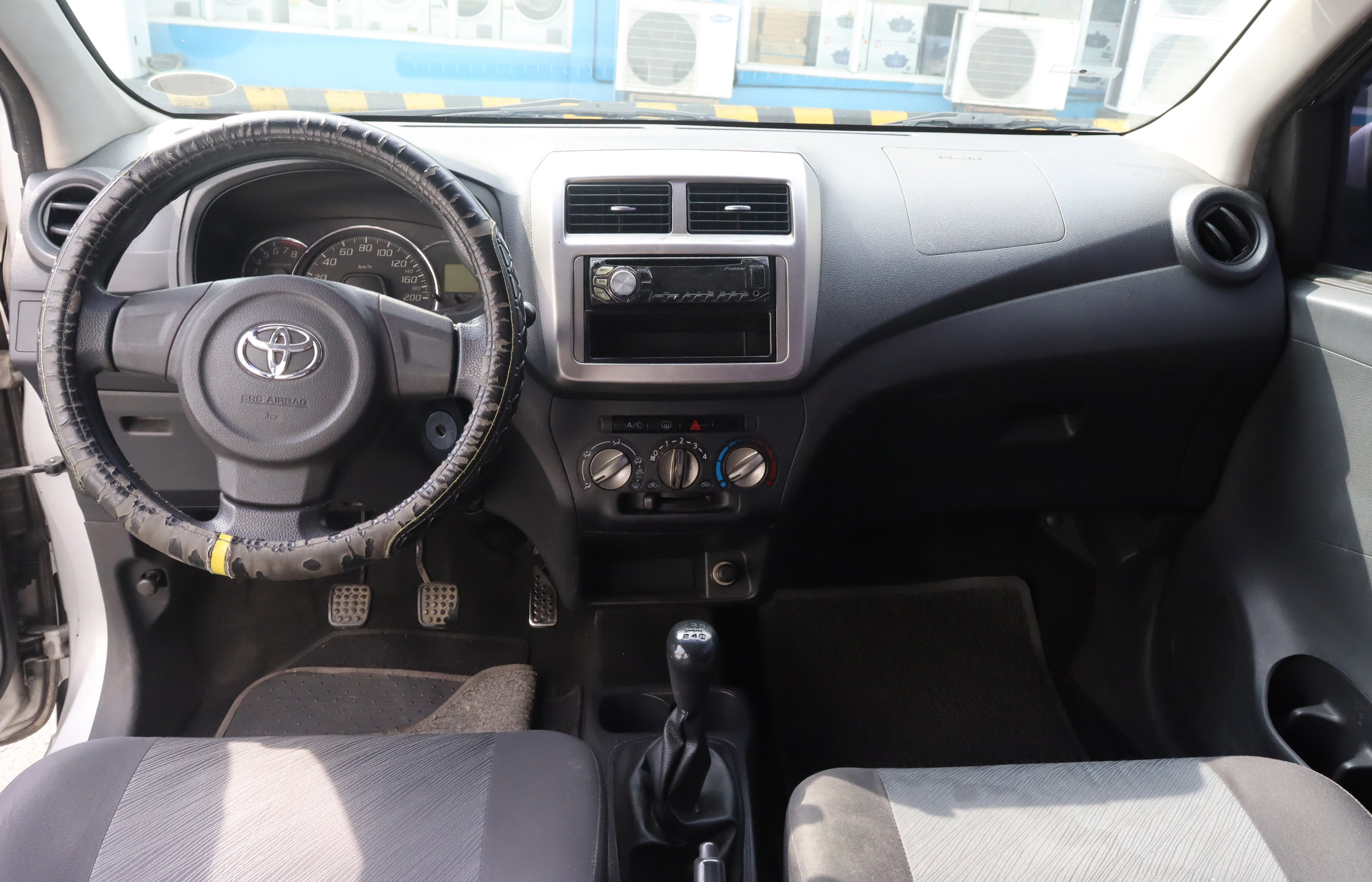 2014 Toyota Wigo 1.0 E M/T - 2014 Toyota Wigo 1.0 E M/T | HMR Shop N' Bid