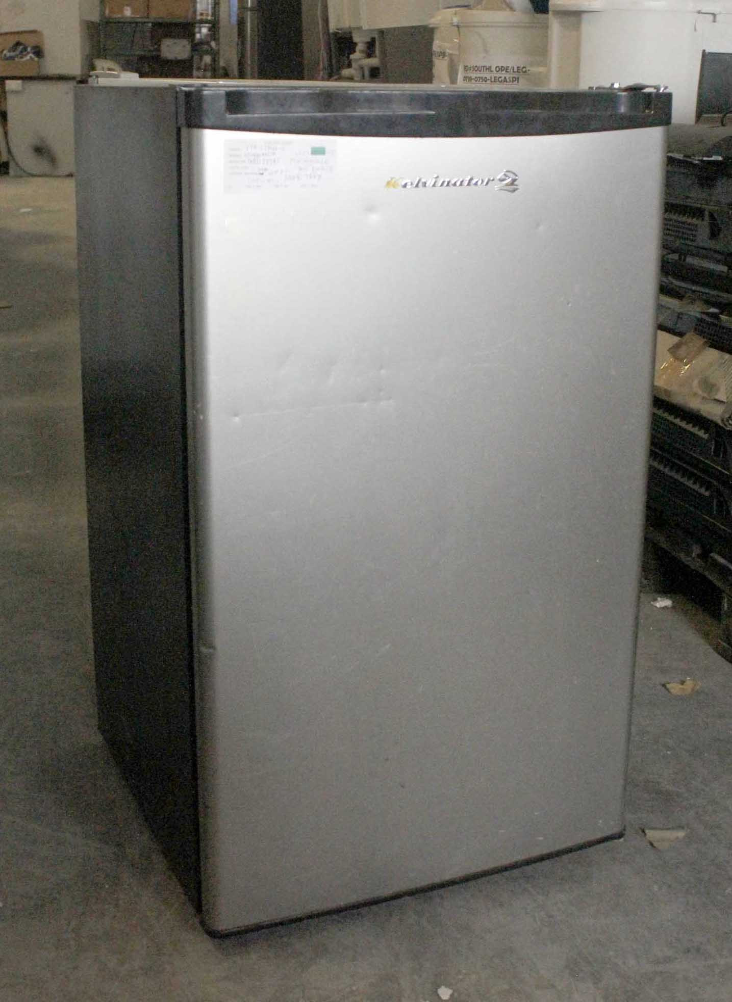 Kelvinator Personal Refrigerator KPR122MN-L — Lot 6 | HMR Shop N' Bid