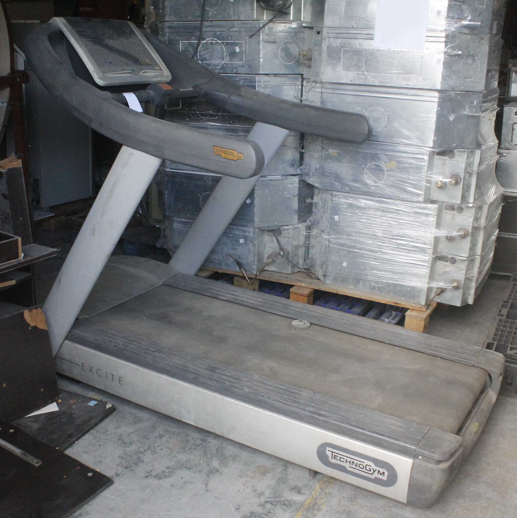Technogym Treadmill RUN EXC 700 - Technogym Treadmill RUN EXC 700 | HMR ...