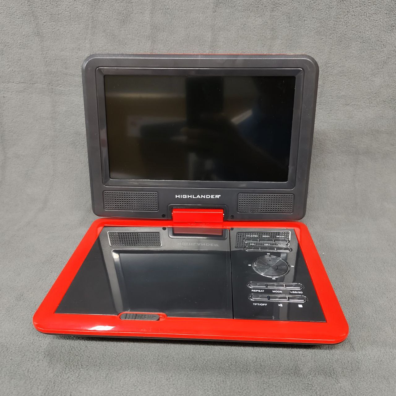 Highlander Portable USB/DVD Player FJD960 9in 220v | HMR Shop N' Bid