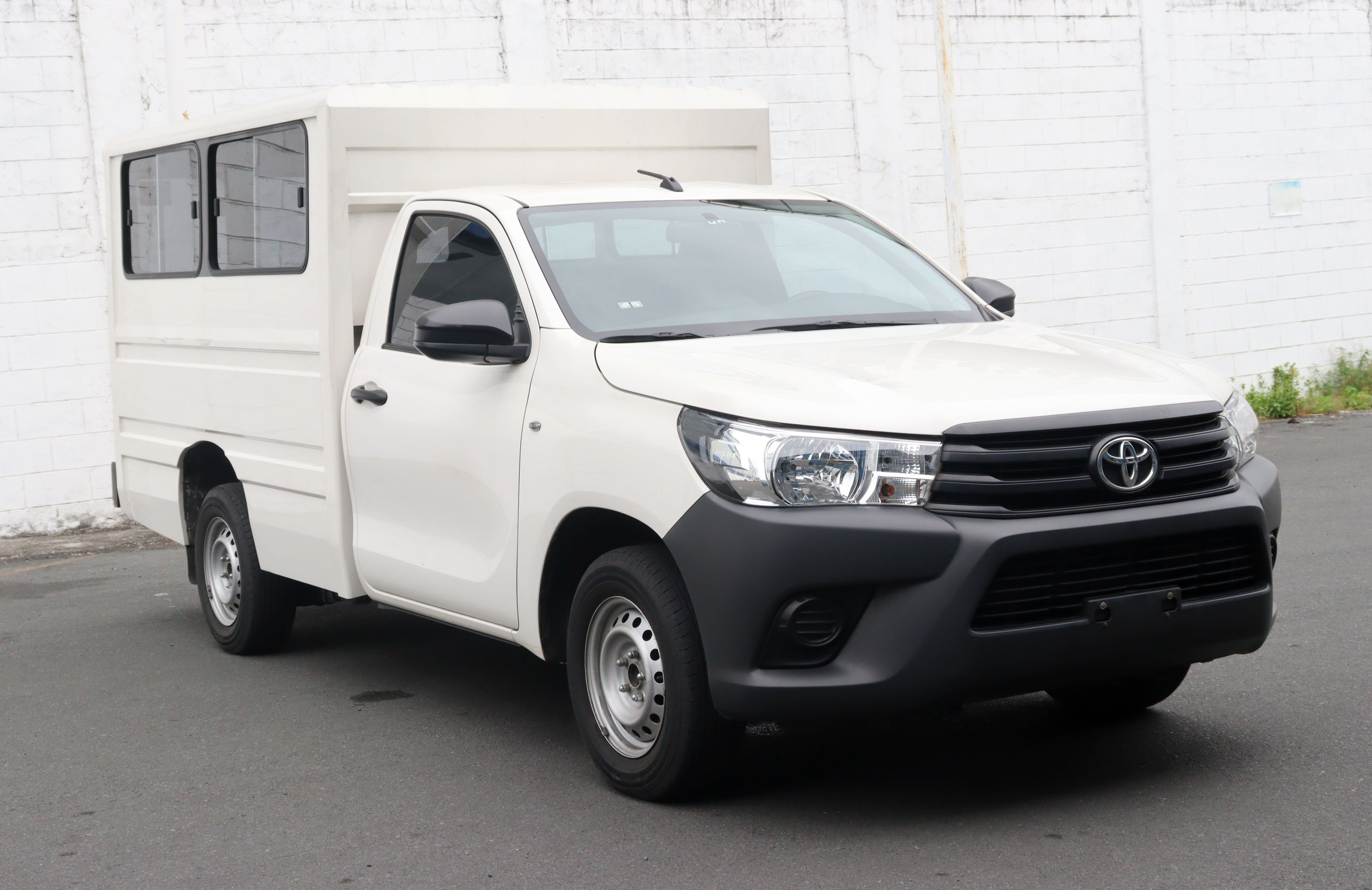 2017 Toyota HILUX FX 2.4L 4x2 MT - 2017 Toyota HILUX FX 2.4L 4x2 MT ...