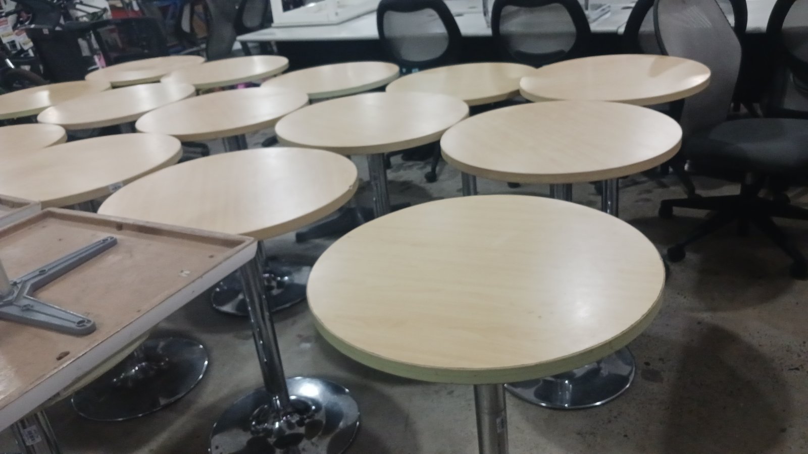 Round Table Laminated | HMR Shop N' Bid