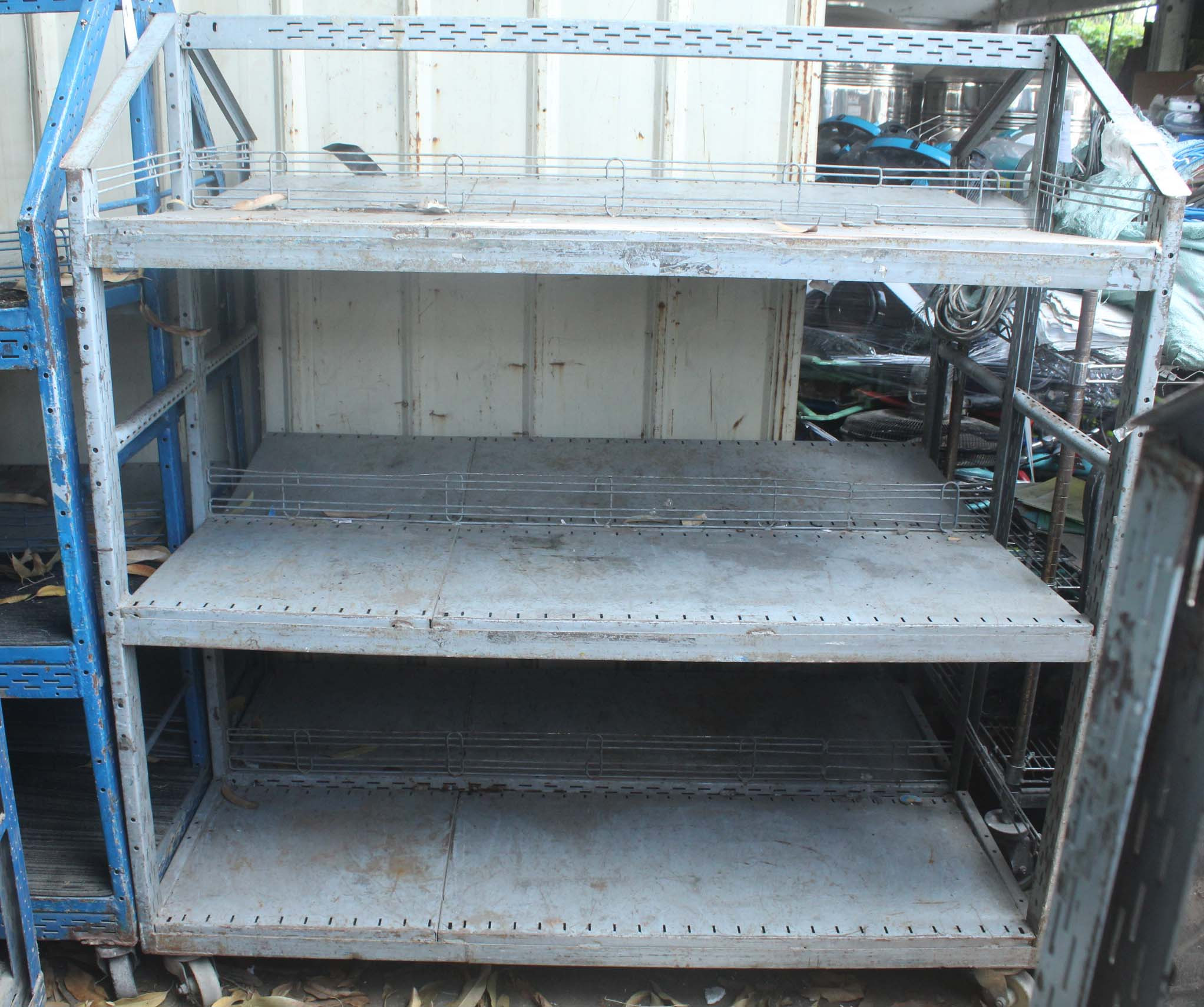 Auction 4194MS - Steel Mobile Gondola | HMR Shop N' Bid