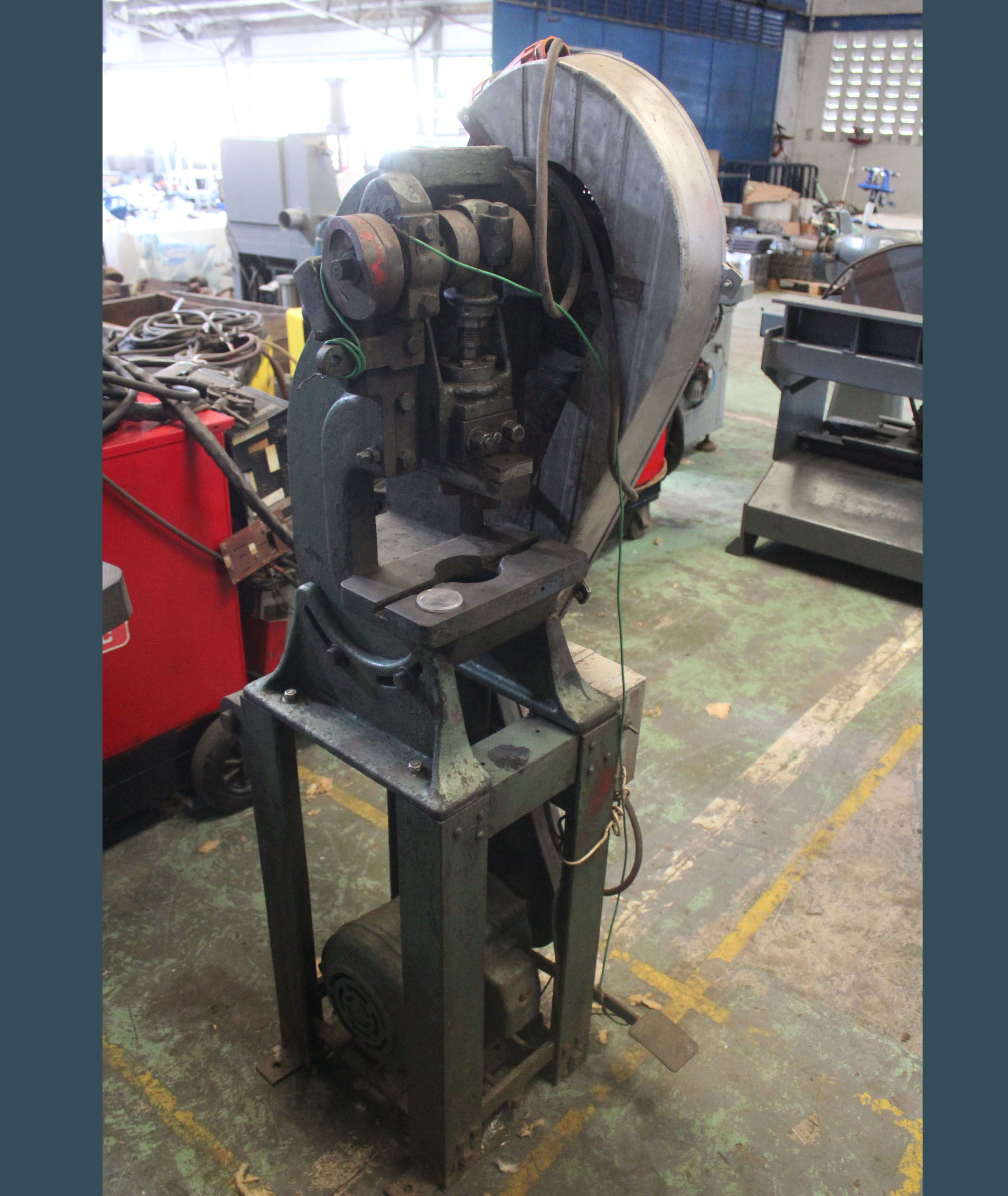 Vertex Vertical Bandsaw - Vertex Vertical Bandsaw | HMR Shop N' Bid