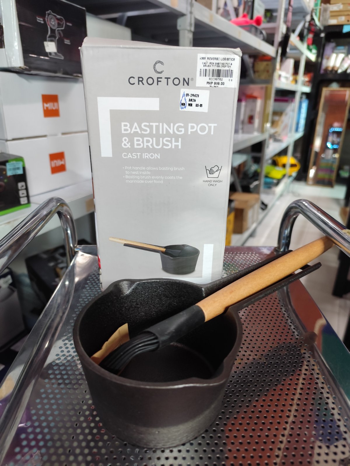 Crofton Cast Iron Basting Pot and Brush 717159 | HMR Shop N' Bid