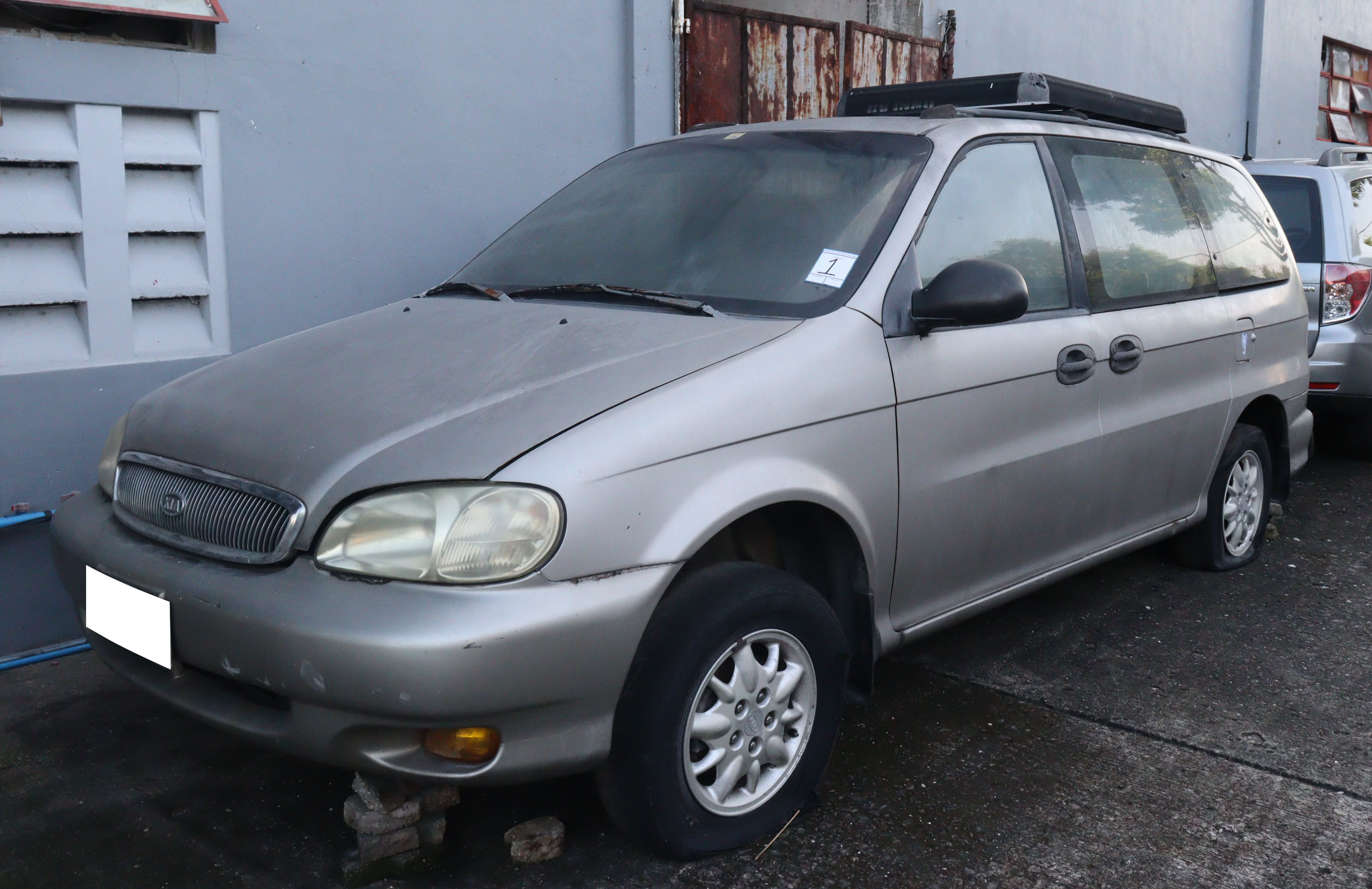 1998 KIA Carnival Van, AT, Plate No.: WDP828 - 1998 KIA Carnival Van ...