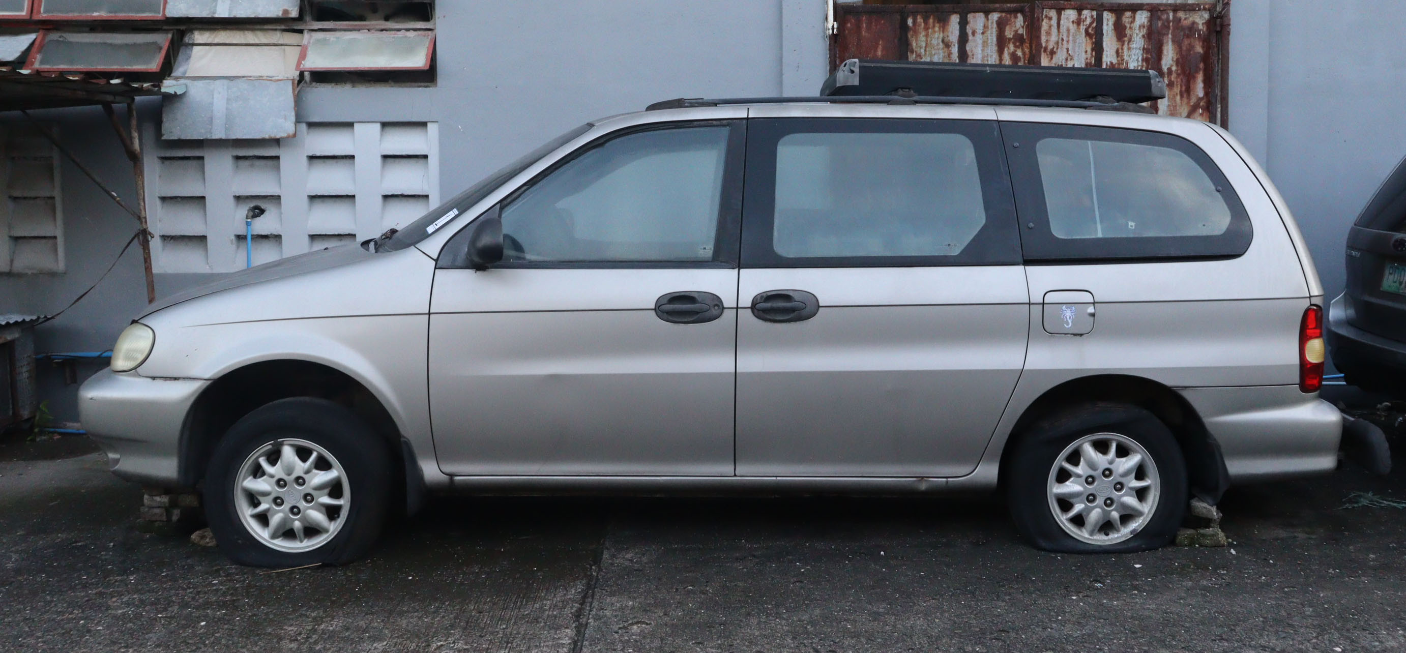 1998 KIA Carnival Van, AT, Plate No.: WDP828 - 1998 KIA Carnival Van ...