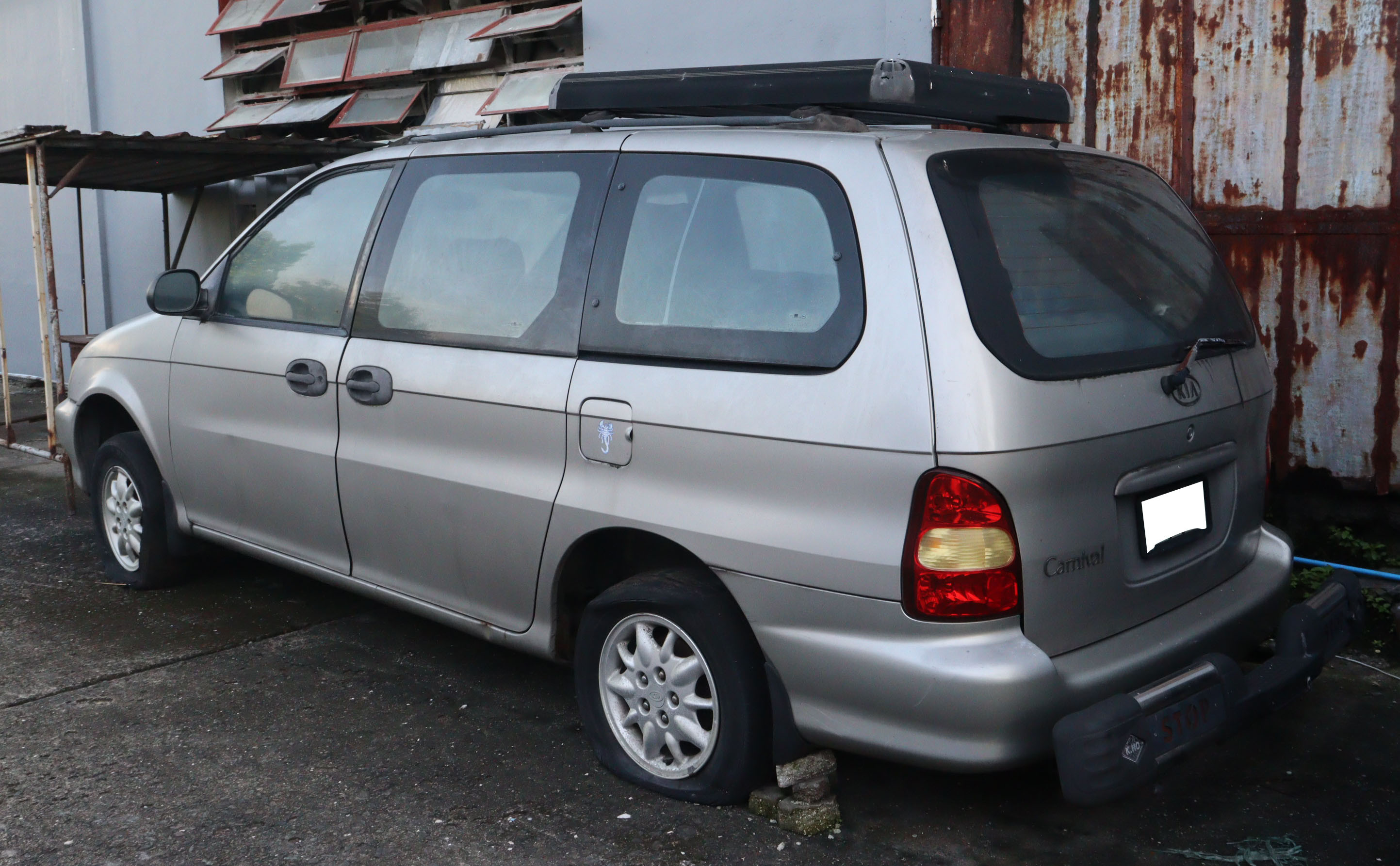 1998 KIA Carnival Van, AT, Plate No.: WDP828 - 1998 KIA Carnival Van ...