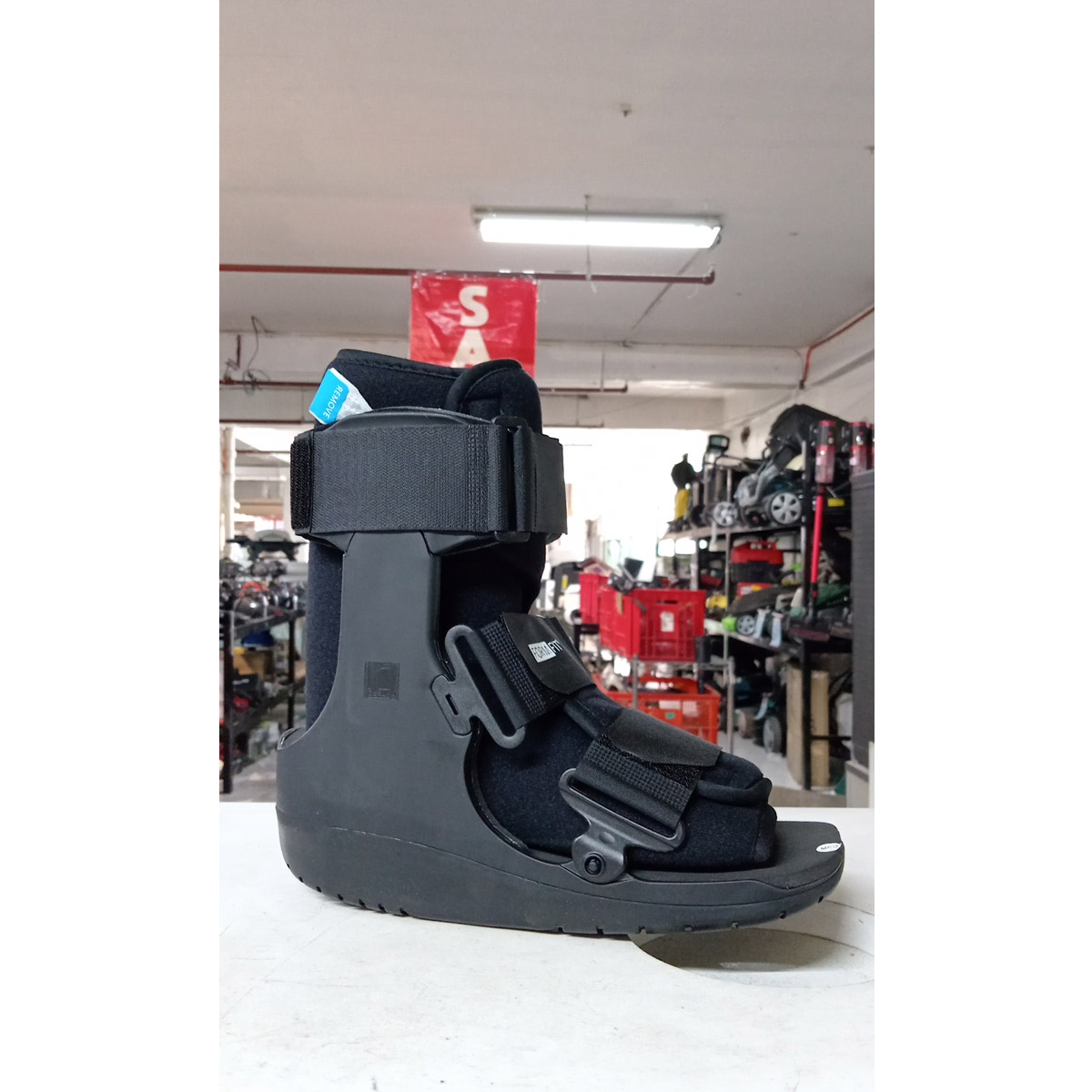 Ossur Formfit Low-Top Walker Boot Medium W700BLK | HMR Shop N' Bid