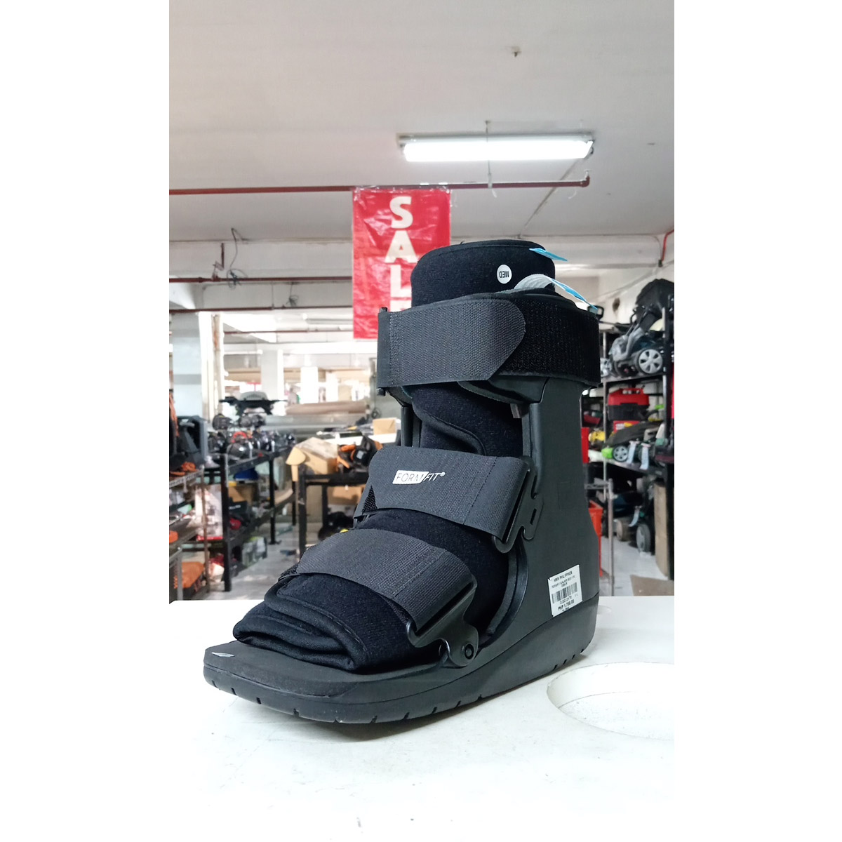 Ossur Formfit Low-Top Walker Boot Medium W700BLK | HMR Shop N' Bid