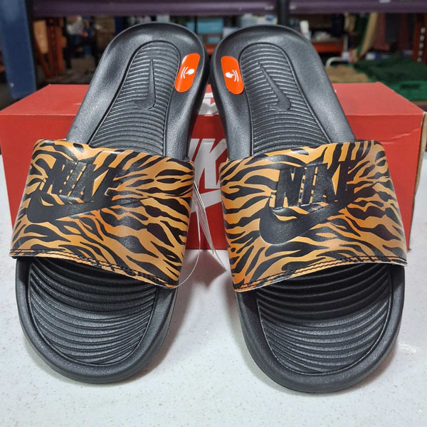 Nike Victori One Slide Print - Black/Tiger Print 8us | HMR Shop N' Bid