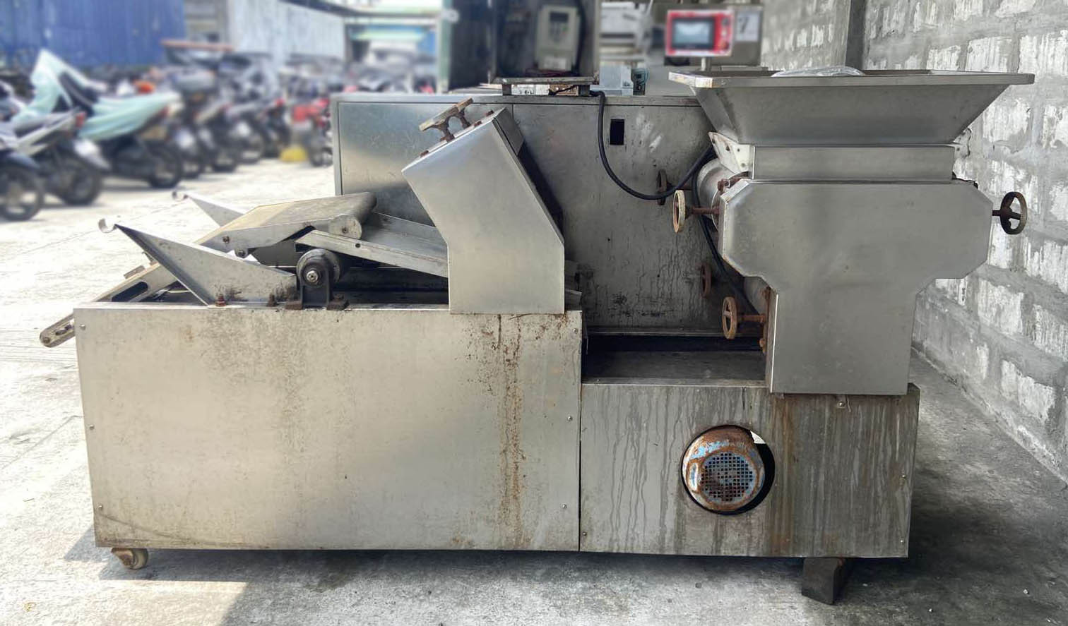 Siomai Machine Triple Row, with Wrapper Maker and Conveyor Set — Lot 7 ...