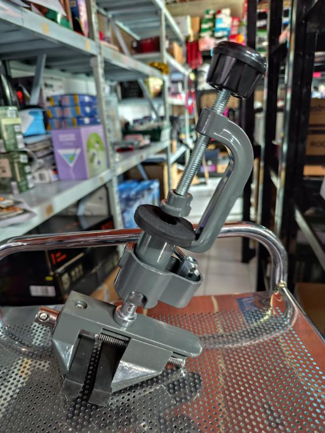 Workzone Table Vice 844217 | HMR Shop N' Bid