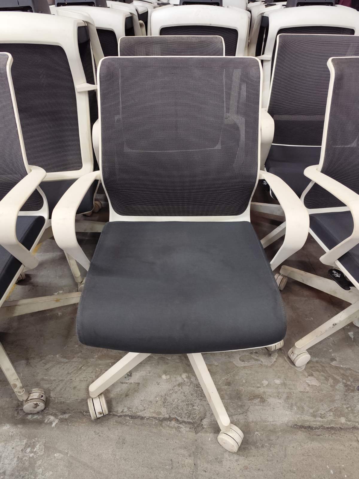 Office Swivel Chair Mesh Back White (Used, Slight Damage) | HMR Shop N' Bid