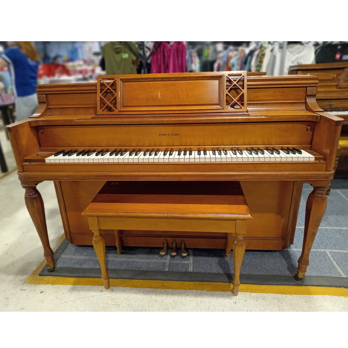 Story & Clark Console Artist Piano w/ Stool | HMR Shop N' Bid