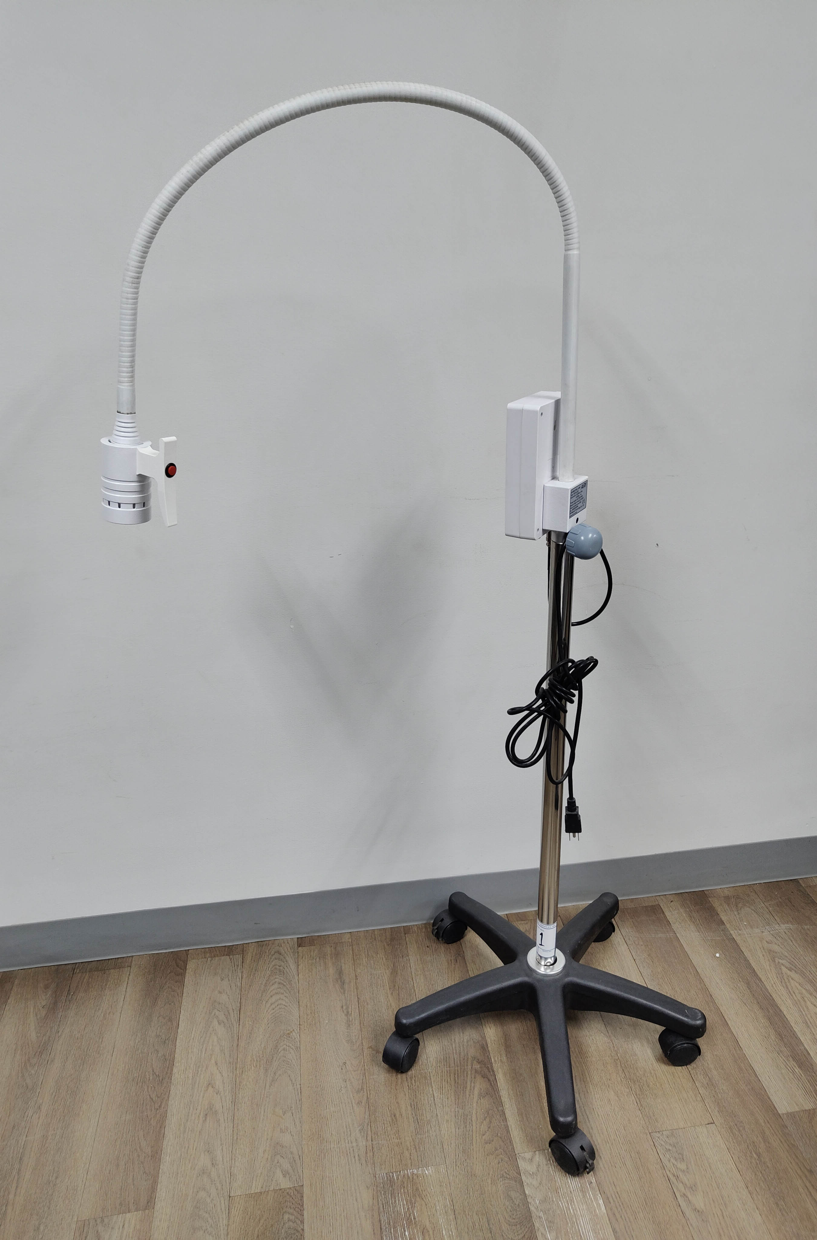 ARI Examination Lamp YD01A (LED) — Lot 11 | HMR Shop N' Bid