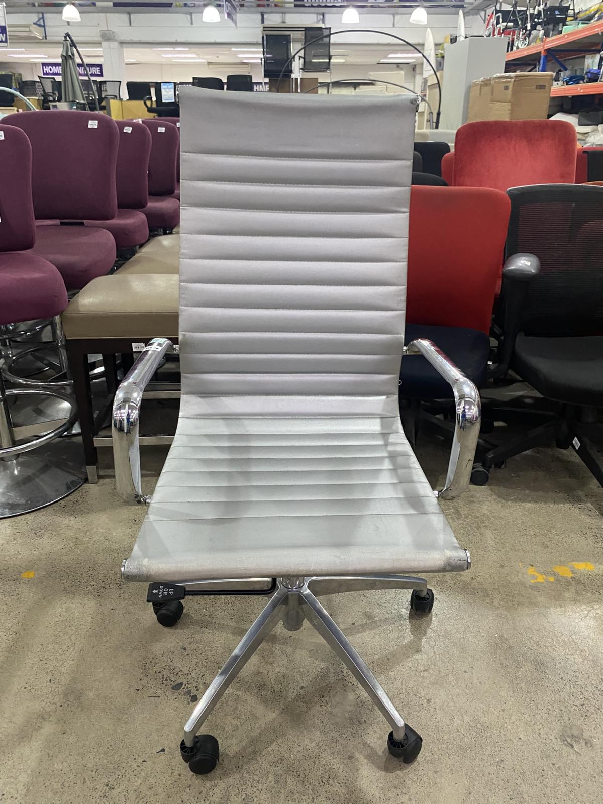 Steel Base Office Chair Hiback | HMR Shop N' Bid