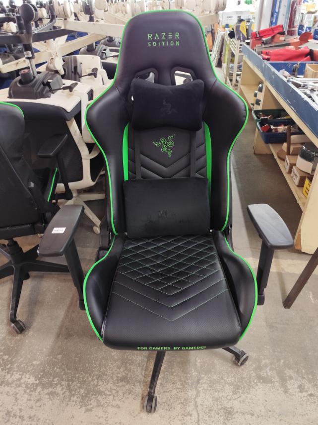 Razer Gaming Chair Tarok Pro with Mini Cushions | HMR Shop N' Bid