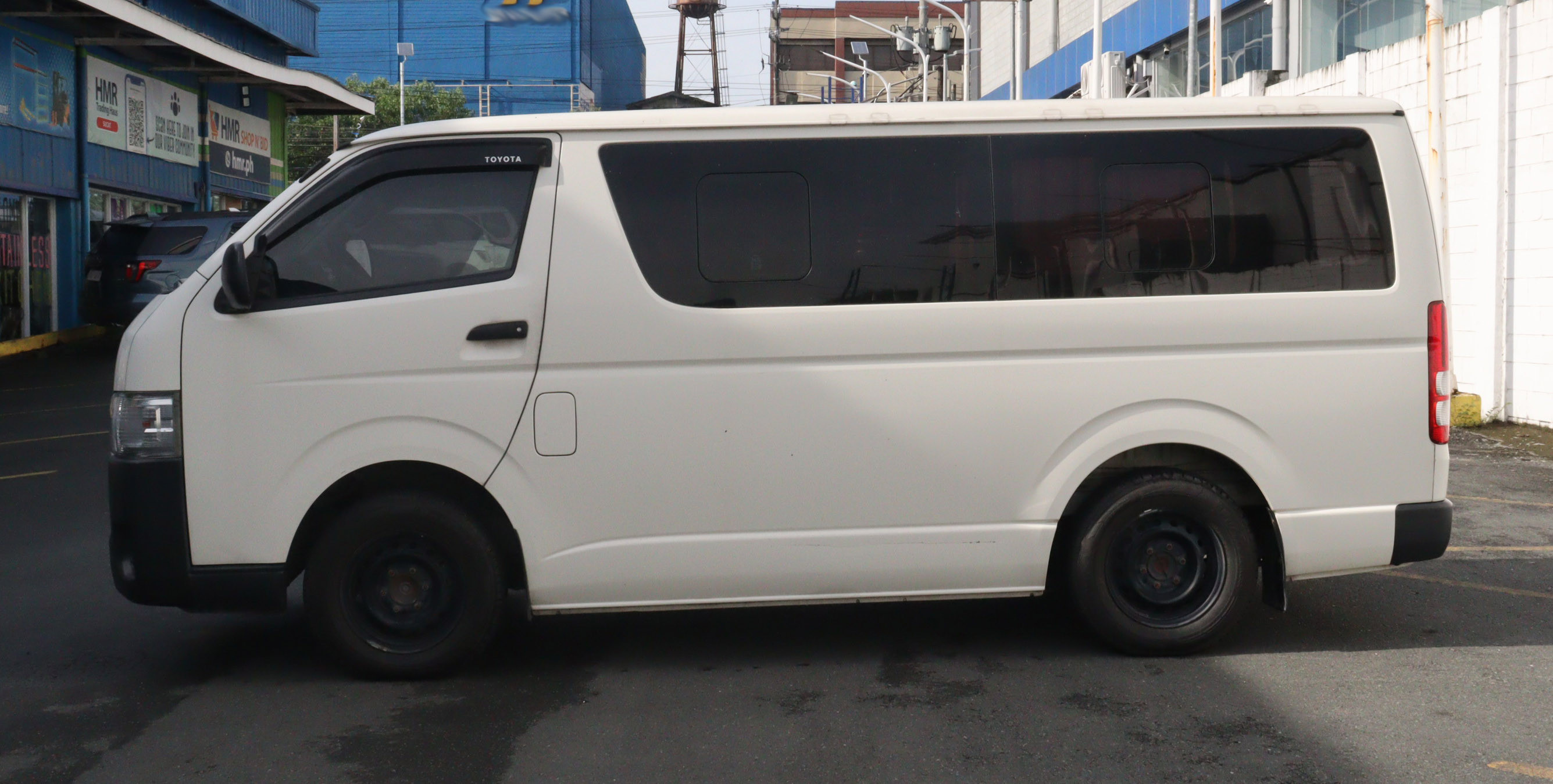 2017 Toyota Hi Ace Commuter Van - 2017 Toyota Hi Ace Commuter Van | HMR ...