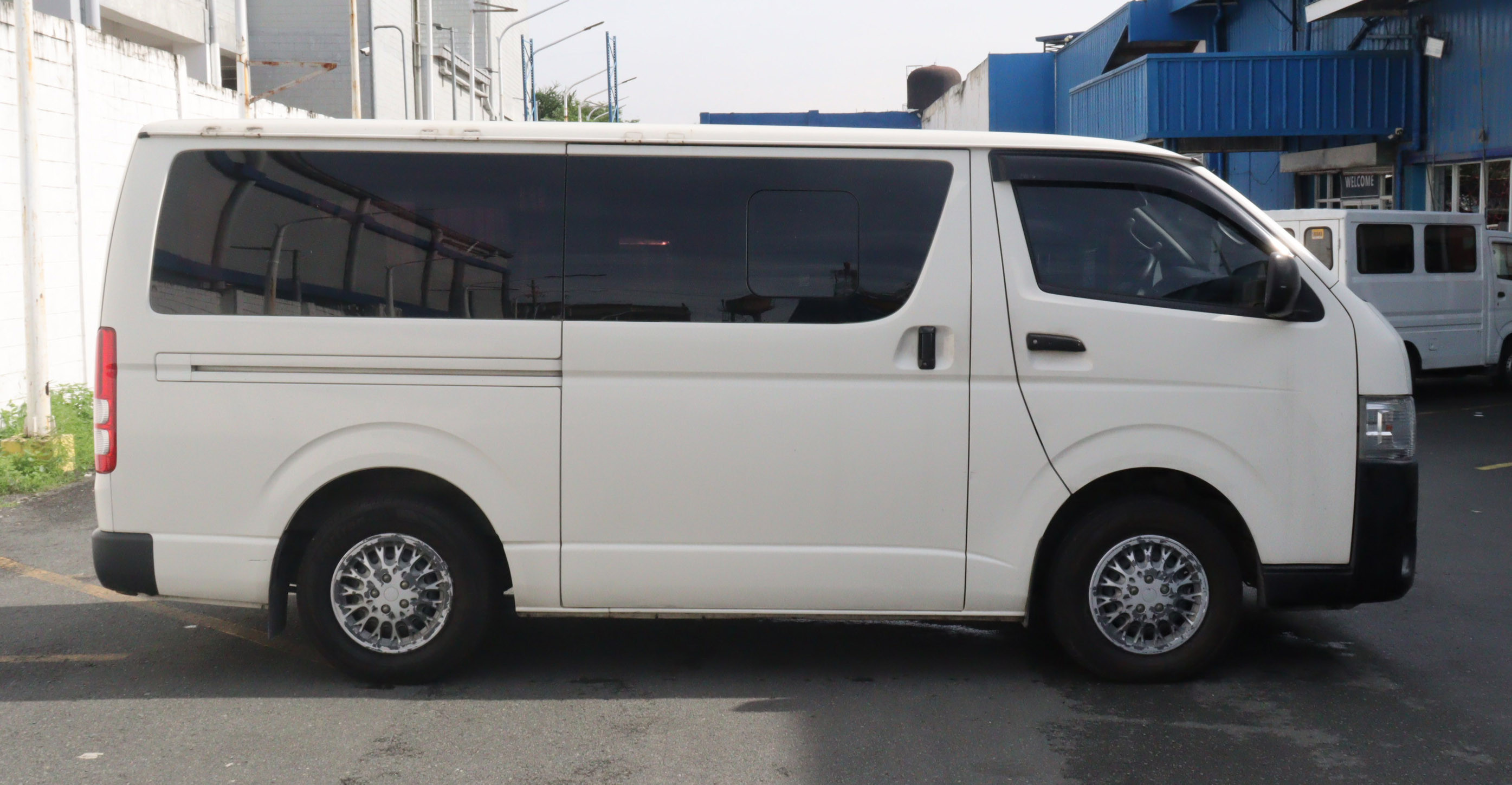 2017 Toyota Hi Ace Commuter Van - 2017 Toyota Hi Ace Commuter Van | HMR ...