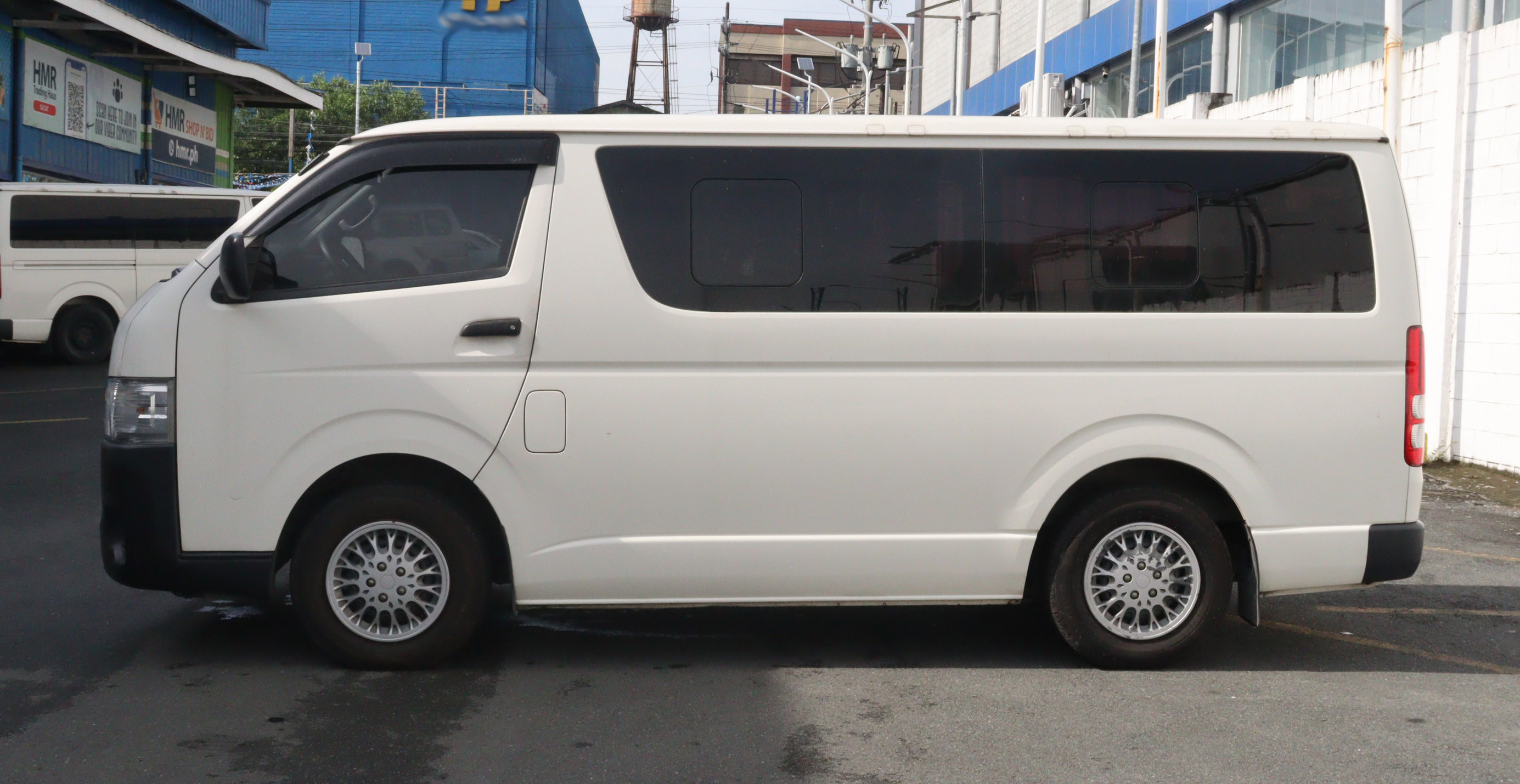 2017 Toyota Hi Ace Commuter Van - 2017 Toyota Hi Ace Commuter Van | HMR ...