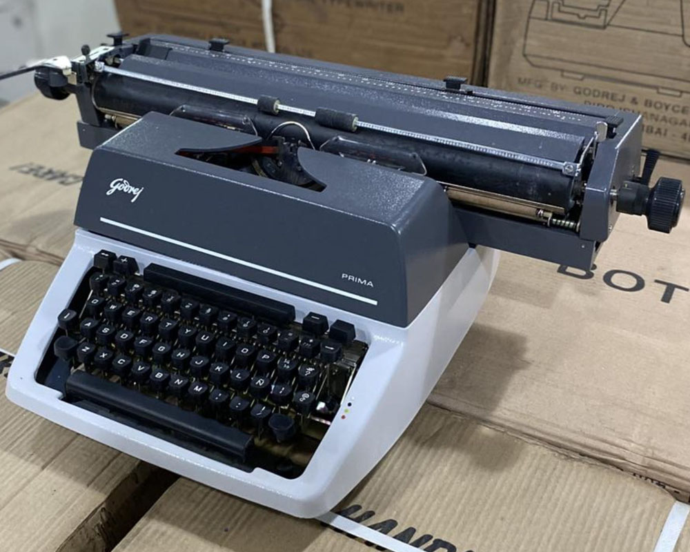 Godrej Prima English Keyboard Typewriter | HMR Shop N' Bid