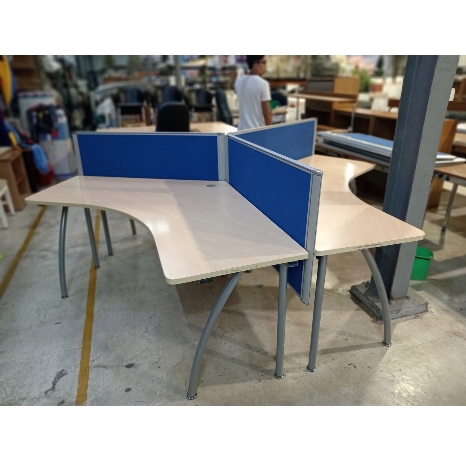 Partition Table 3 Workstation Y-Shaped | HMR Shop N' Bid