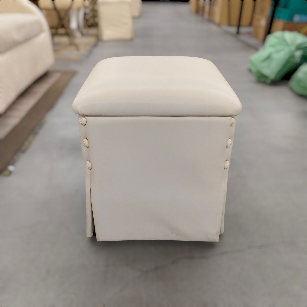 Ottoman Leather 15x15x16in Asis Used | HMR Shop N' Bid